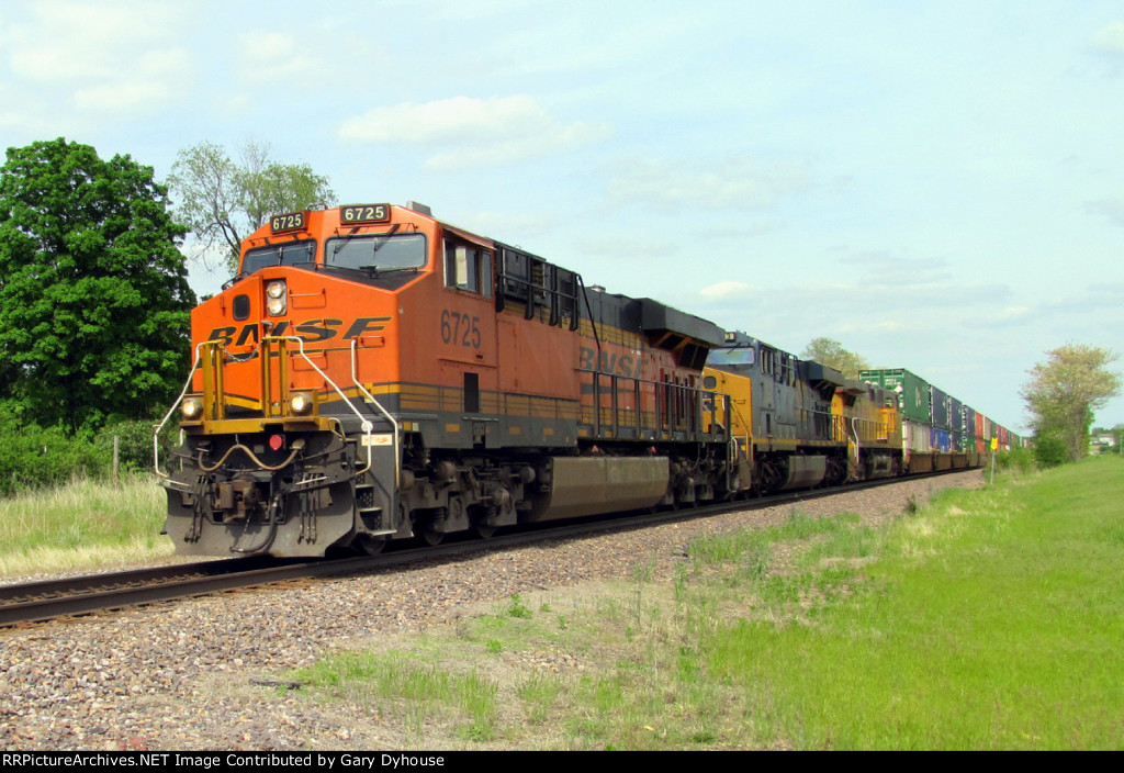 BNSF 6725